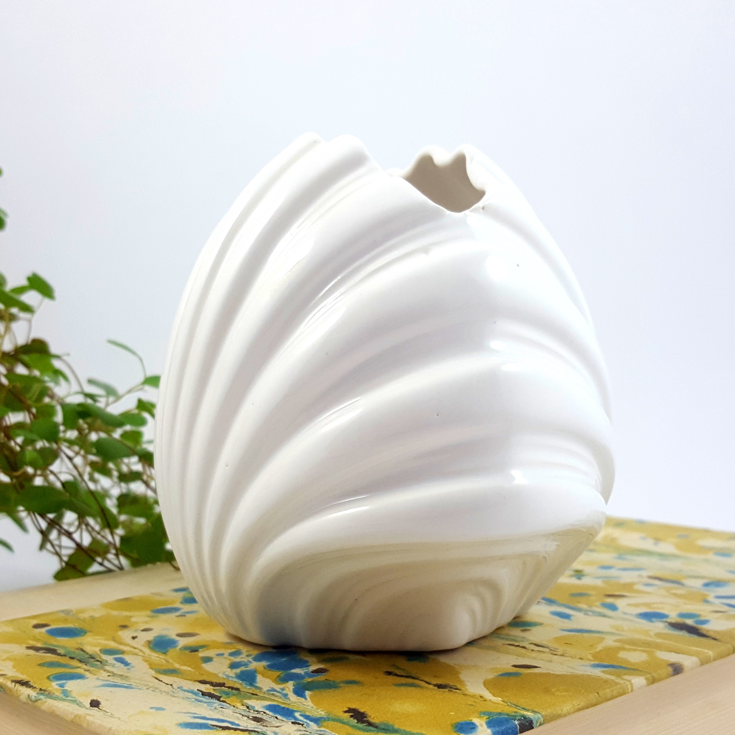 Snäckvas - Shell - Vit - inredning - 80-Tal - Retrolivet